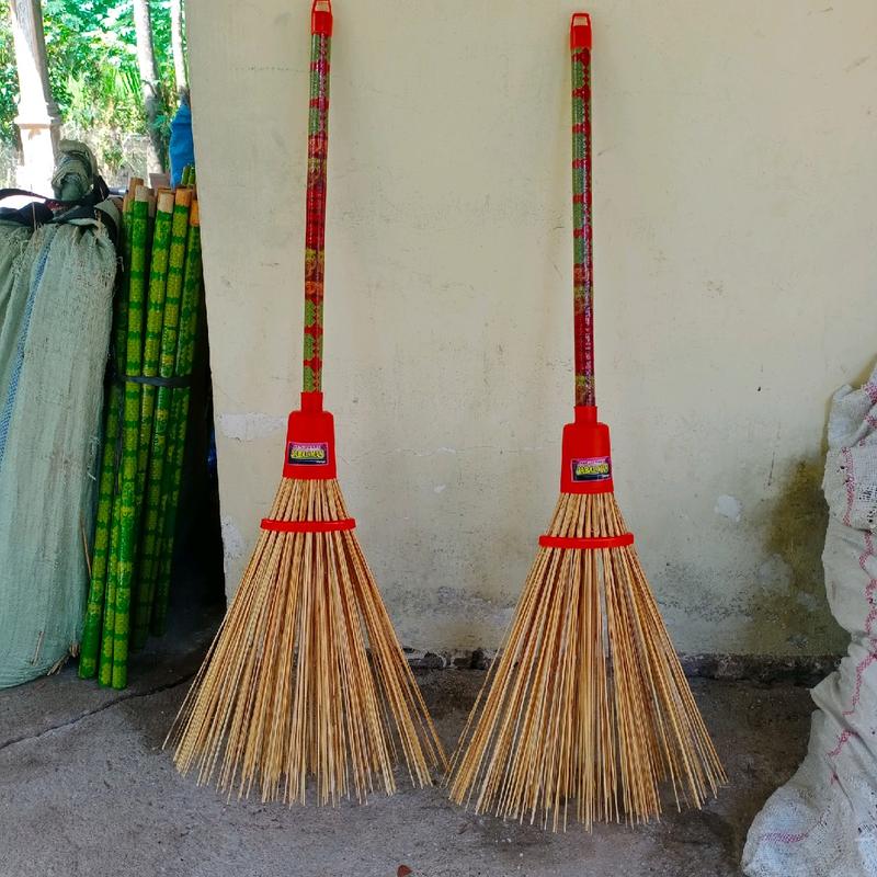 sapu taman lidi pendek sapu taman lidi pengki lidi putih - Shop | Tokopedia