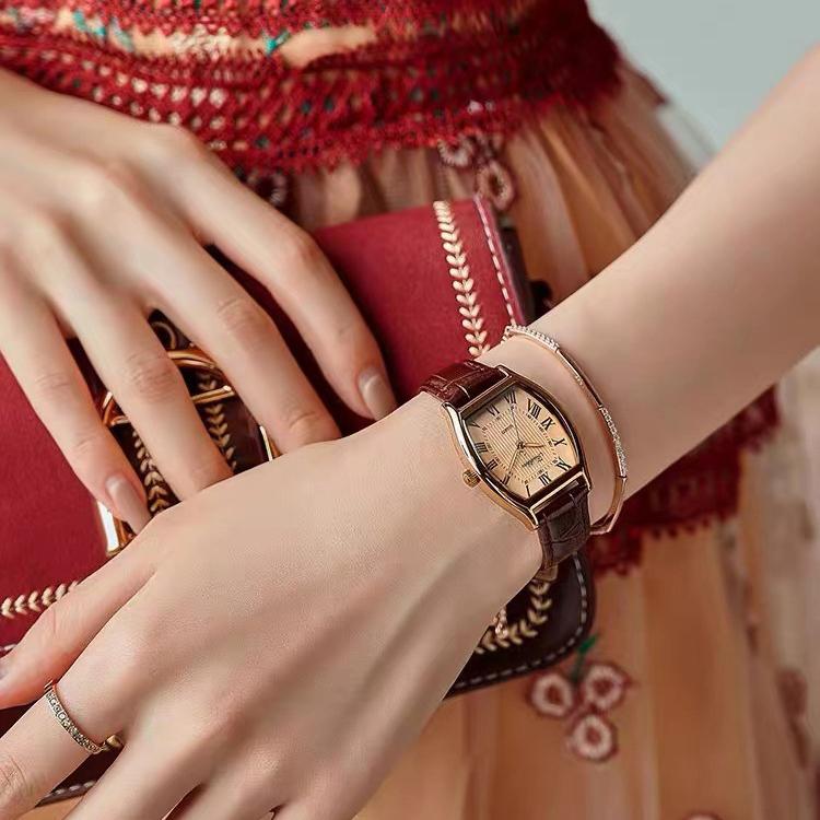 Jam Tangan Kuarza, Fesyen, Skala Rom Tong, Penunjuk Berkilau - TikTok ...