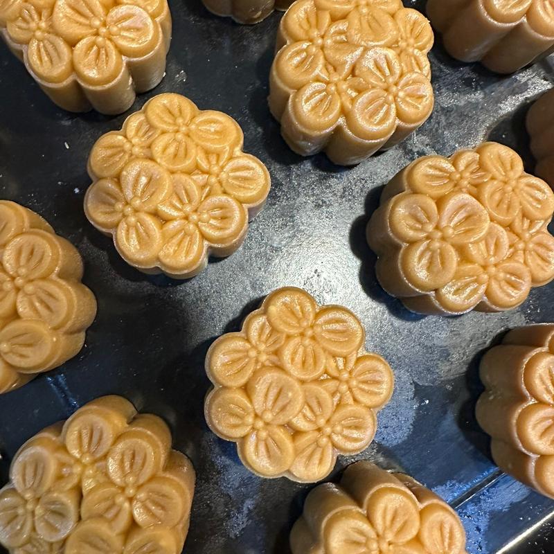 Mooncake halal / kuih bulan tradisional - TikTok Shop Malaysia