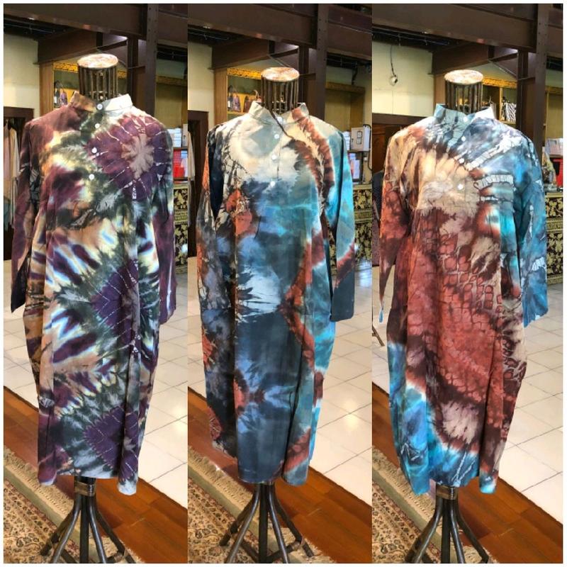 Liana square rayon midi dress jumputan kancing depan motif tulisan ...