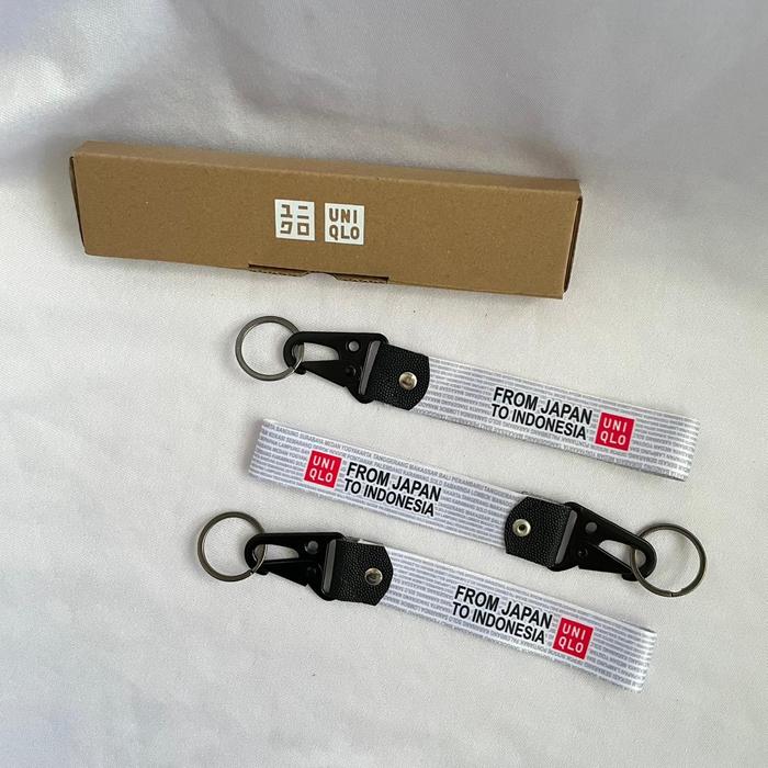 Promo Keychain Uniqlo / Gantungan Kunci Uniqlo Webbing - UT - Kota ...