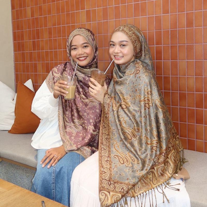 Hijabooked Pashmina Reversible Hijab (180CM x 70CM) - Fashio - TikTok Shop Singapore