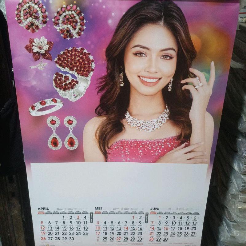 Kalender Dinding Triwulan Artis & Perhiasan 2 (AO 130) Tahun 2026 ...