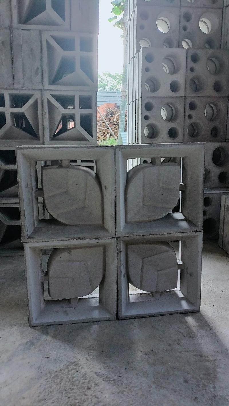 Roster Beton Minimalis Terbuat Dari Cor Motif Daun Ukuran 20x20 - Shop ...