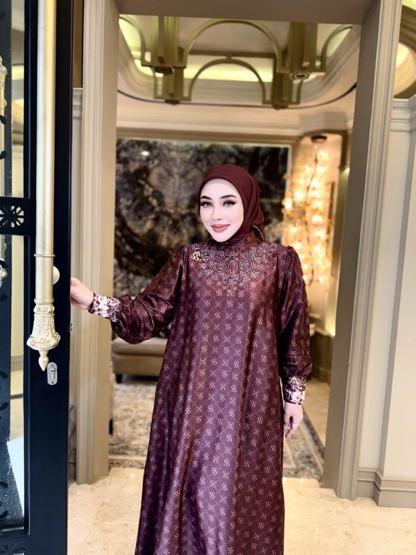 Shella Saukia Gamis Printing 03-082 warna mahogany MOTE - Shop | Tokopedia