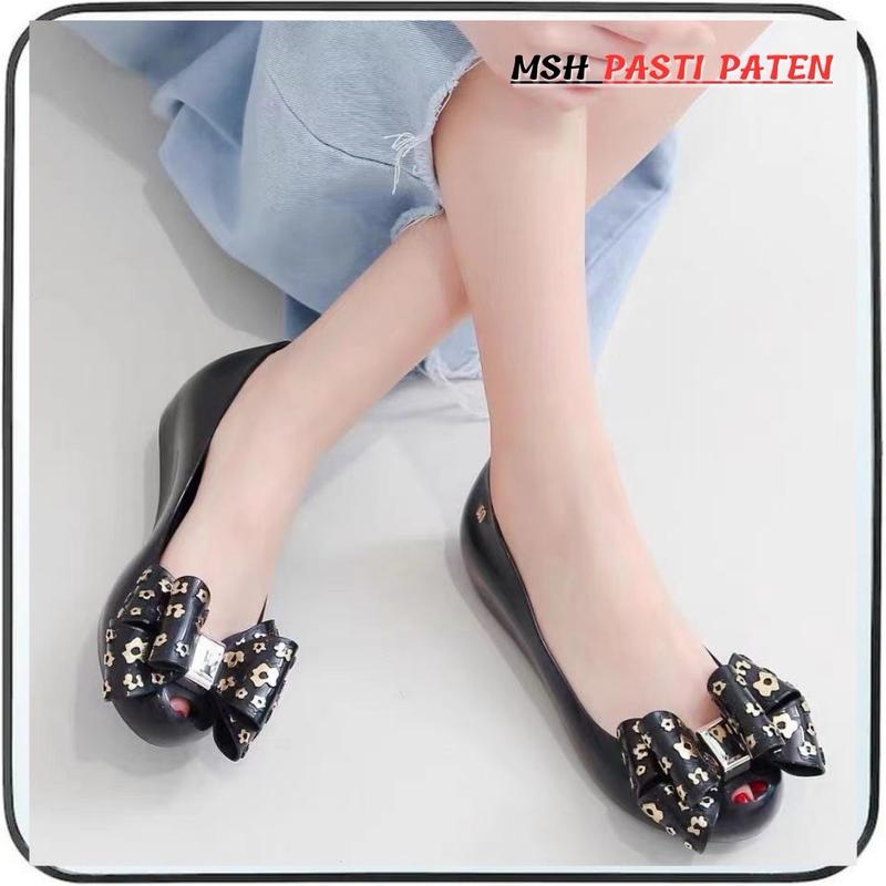 MSH 1916 Sepatu Balet Hitam Aksesoris Pita Gold Super Glosy Super ...