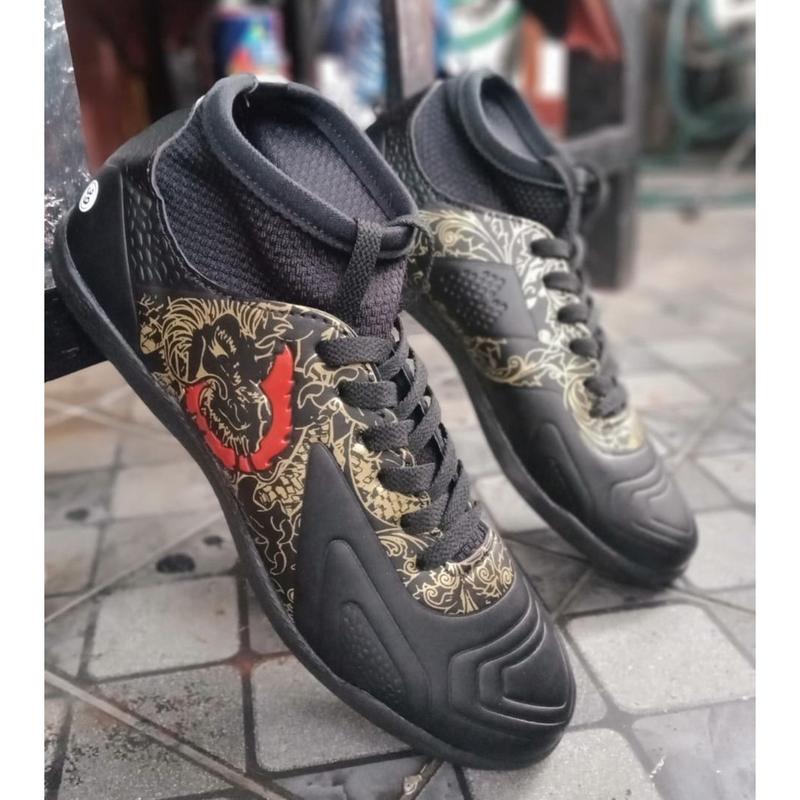 sepatu futsal ortuseight catalyst bost putih batik naga paling terbaru ...