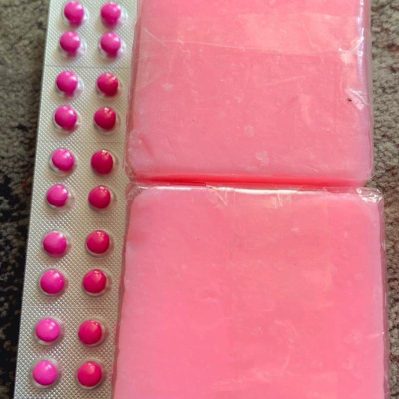WHITENING SOAP PINK VIRAL lyana lyana ready stok - TikTok Shop Malaysia