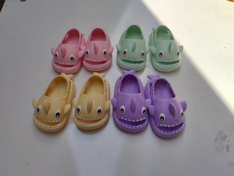 Sendal Karet Hiu Anak Sandal Baby Shark Sendal Hiu Sendal Lucu - Shop ...