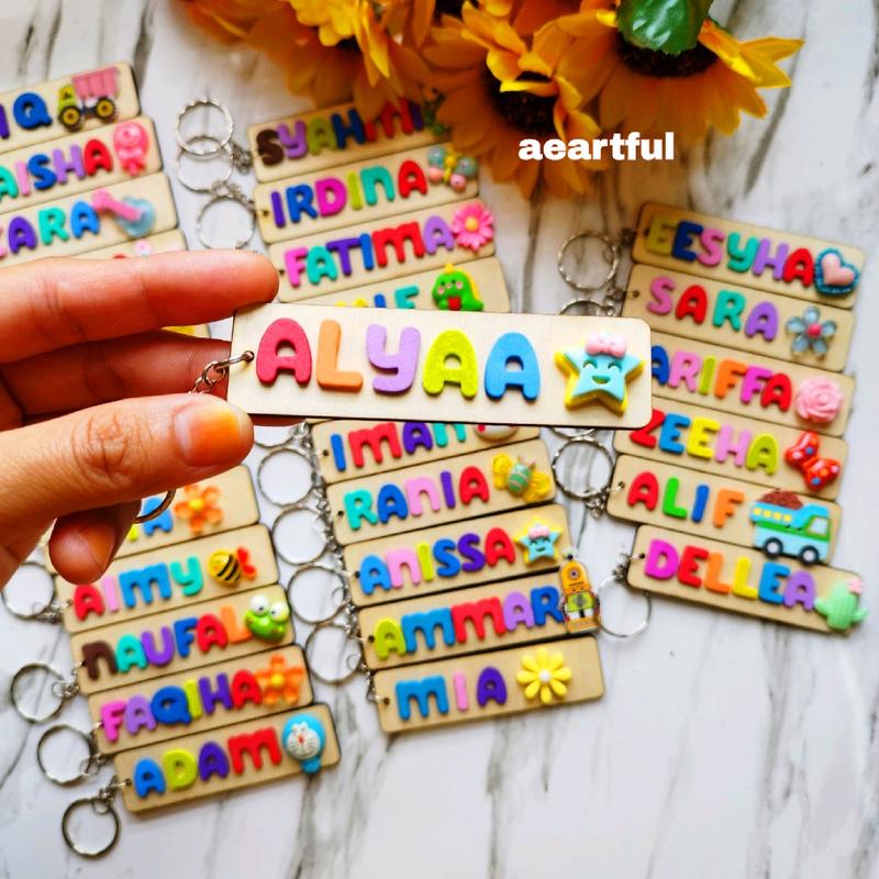Keychain Nama Kayu Warna Warni. Customize Name Keychain Colourful ...