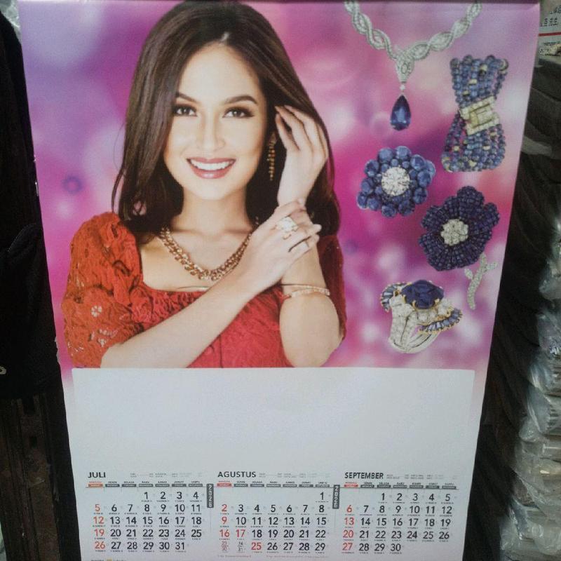 Kalender Dinding Triwulan Artis & Perhiasan 2 (AO 130) Tahun 2026 ...