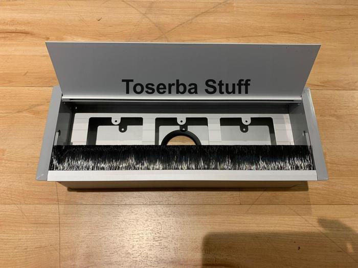 Jual STOP KONTAK MEJA MEETING CABLE BOX SILVER HAIRLINE TIGA OUTLET ...