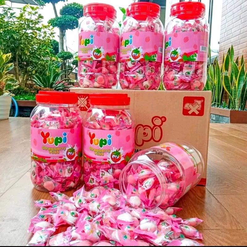 permen yupi isi 2 toples varian strawberry kiss exp. 2026 Candy - Shop ...