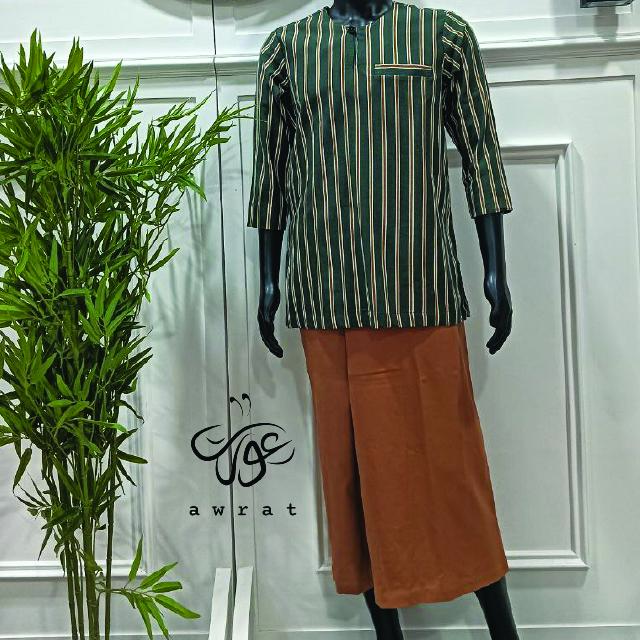 KURTA by Awrat - Set Kurta lengkap berjalur Hijau Coklat bersama ...