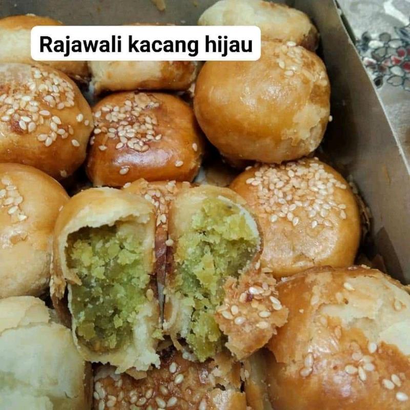 kuih kacang hijau cap rajawali 1 box 15 pcs Snack - TikTok Shop Malaysia