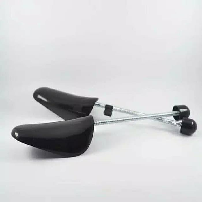 Saddle Shoes/Palstic Shoe Tree/Penahanan bentuk sepatu - Shop | Tokopedia