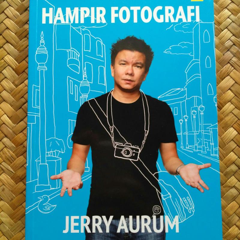 buku Hampir Fotografi karya Jerry Aurum - Shop | Tokopedia