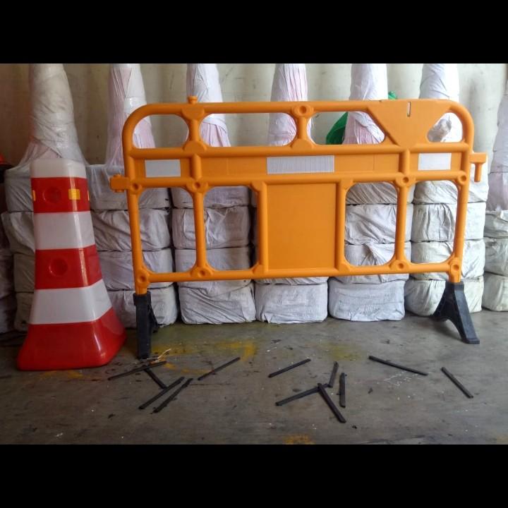PALANG JALAN PLASTIK SAFETY FANCE ROAD BARRIER PORTABLE MURA - Shop ...