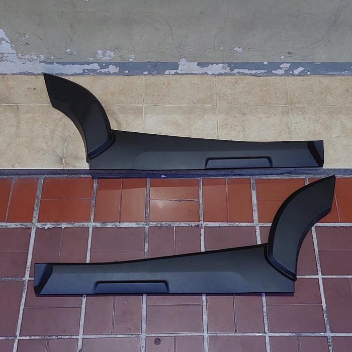 Jual Lis Garnish Pintu Belakang Wheel Arc Moulding Mitsubishi Xpander ...