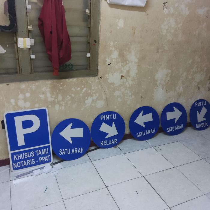 Jual Rambu arah panah. Rambu custome 45cm - Jakarta Timur - D&NA JAYA ...
