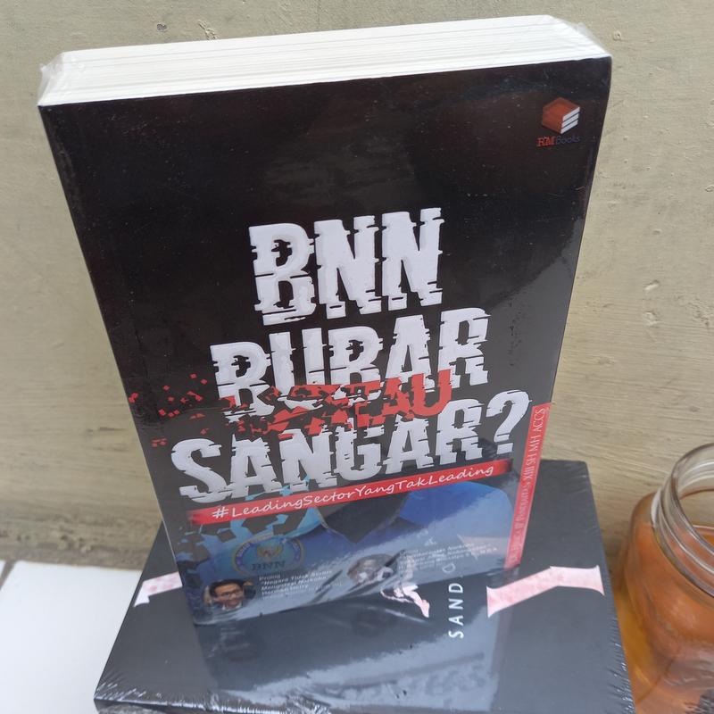 BUKU BNN BUBAR ATAU SANGAR LEADING SECTOR YANG TAK LEADING - Shop ...