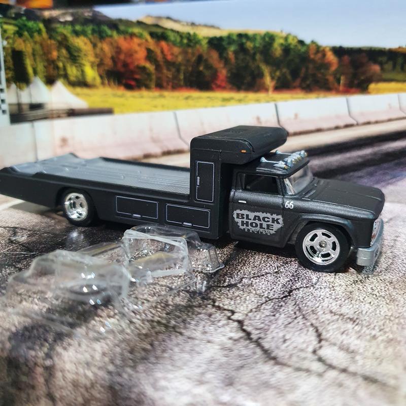 hot wheels retro rig black hole diorama set truck towing transport ...