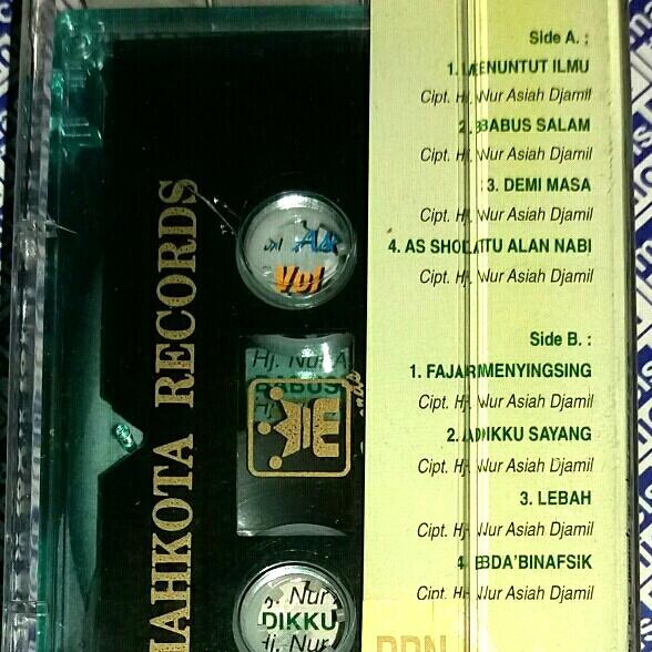 Kaset Pita Lagu Qasidah Hj. Nur Asiah Djamil - Menuntut Ilmu Vol. 3 ...