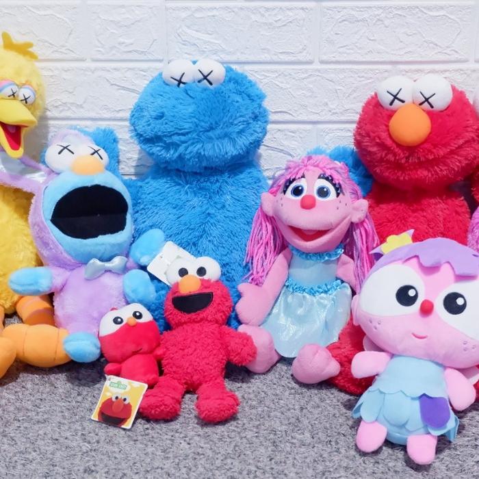 Jual boneka elmo kaws uniqlo sesame street original - elmo kaws - Kab ...