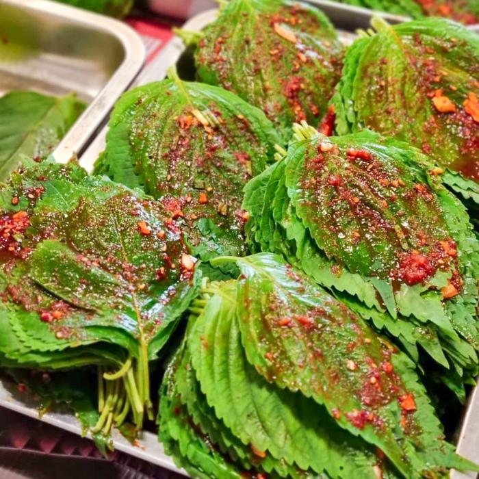 Jual Perilla Leaf Kimchi / Kimchi Daun Perilla / Kkaenip Kimchi 100 gr ...