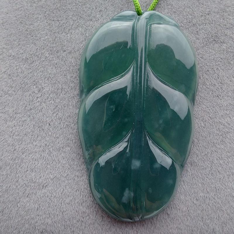 LIONTIN GIOK UKIR DAUN BLUEWATER ASLI BURMA JADEITE JADE BERSERTIFIKAT ...