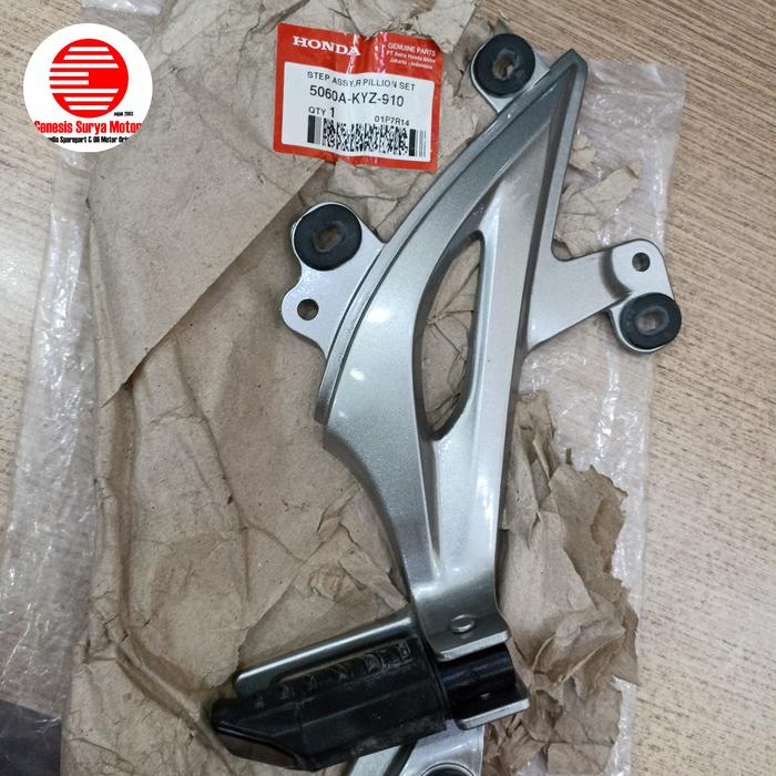 Jual Dudukan Footstep Belakang Supra X 125 Helm In 5060AKYZ910 Kanan ...
