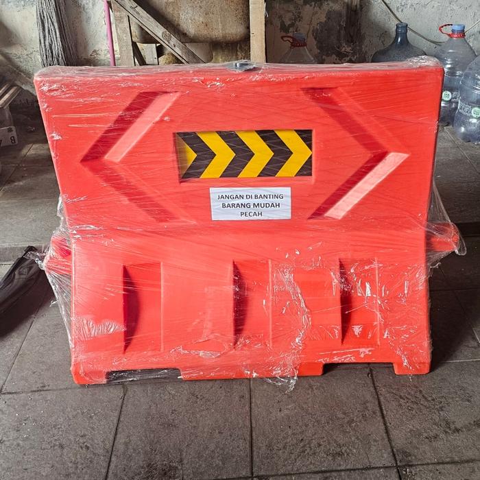Jual Road Barrier Water Barrier Pembatas Jalan Type RB3 - Jakarta Barat ...