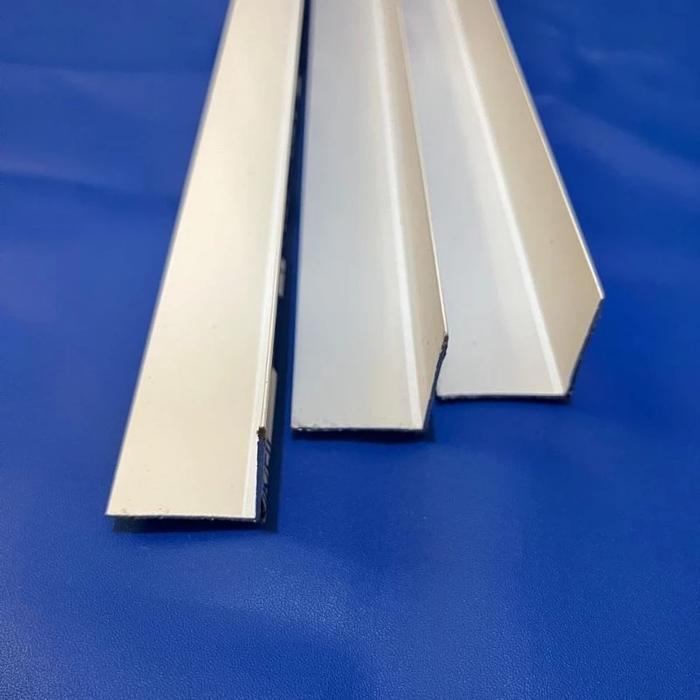 Jual LIST SIKU ALUMUNIUM 3CM X 3 CM PANJANG 100 CM SILVER DAN PUTIH ...