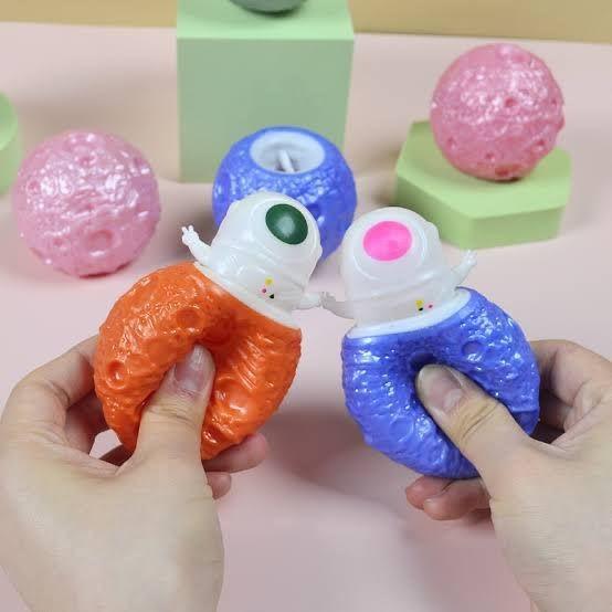 Jual ASTRONOT IN THE MOON POP UP SQUEEZE TOY cfc pencetan squishy ...