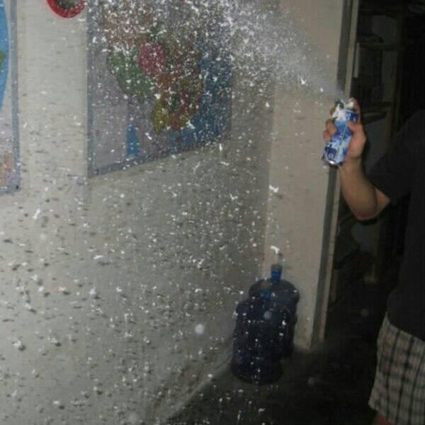 Snow Spray / Semprotan Salju Ulang Tahun / Party Spray Snow - Shop ...