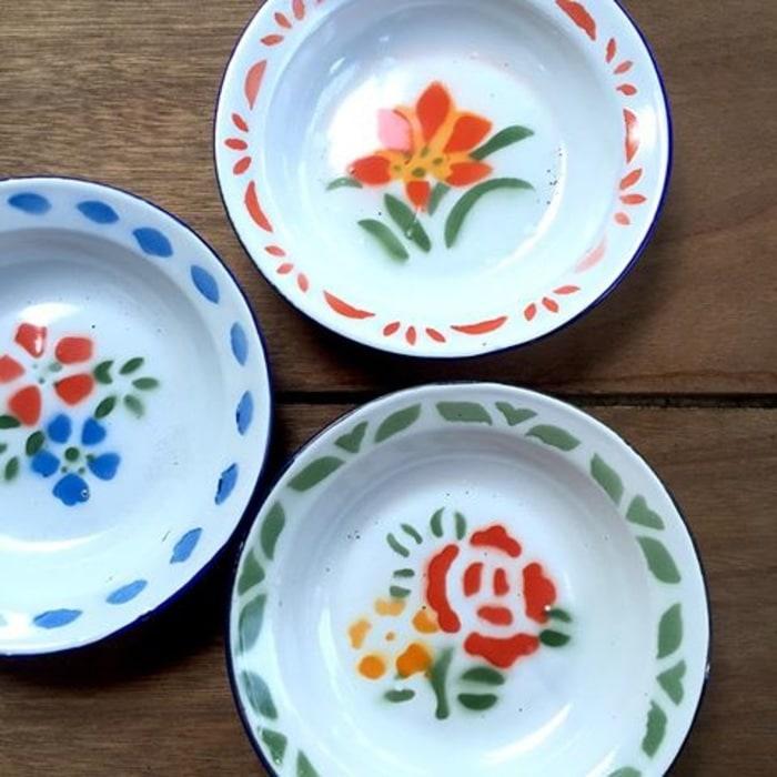 Piring Enamel 22 CM / Kaleng Seng / Kembangan / Jadul / Vintage - Shop ...