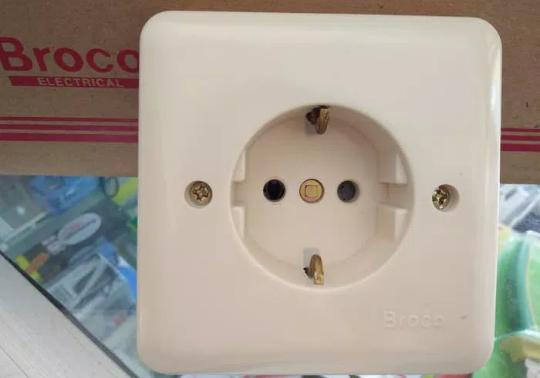 Jual Stop Kontak Broco IB/ Stopkontak Broco/colokan broco murah ...