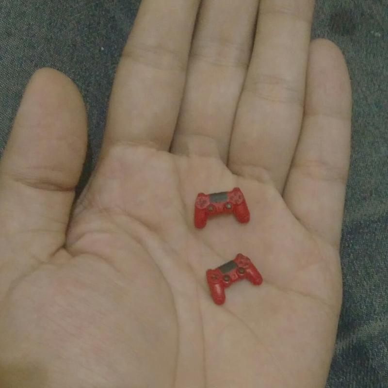 aksesoris figure miniature joystick ps4 skala 1/12 - Shop | Tokopedia