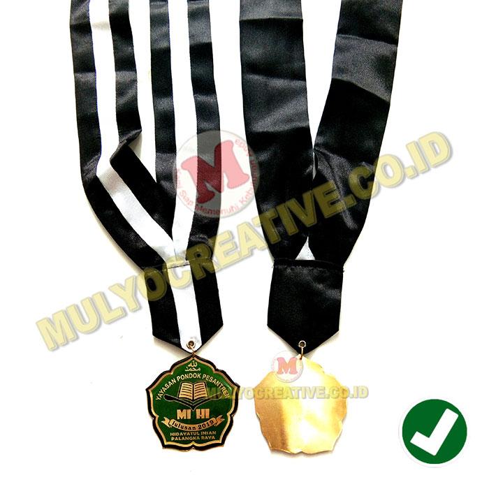 Medali Wisuda Custom Mendali Kelulusan Wisuda Sekolah Warna Hijau ...