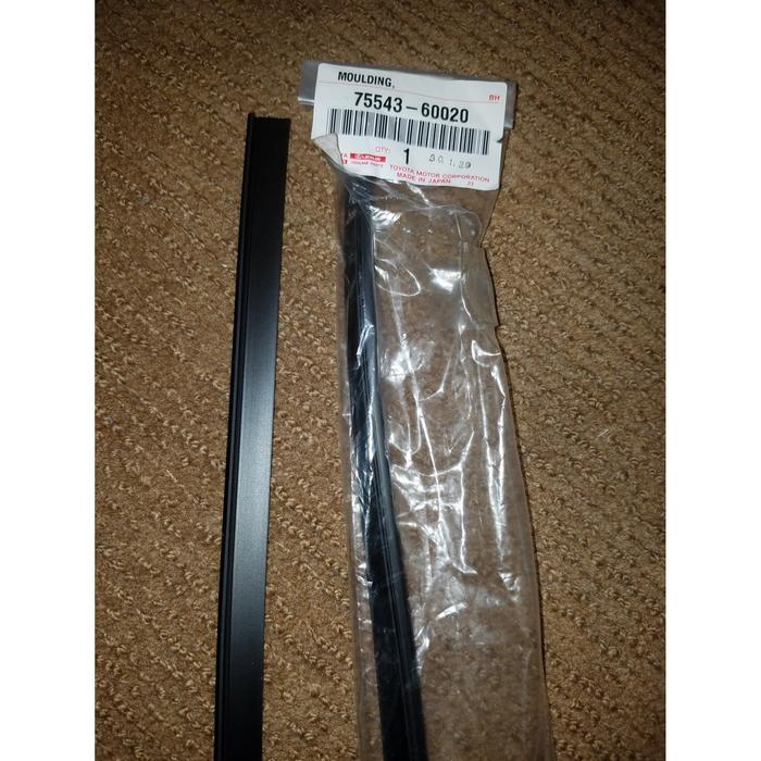 Jual MOULDING, WINDSHIELD, OUTSIDE RH, 75543-60020, ORI TOYOTA Land ...